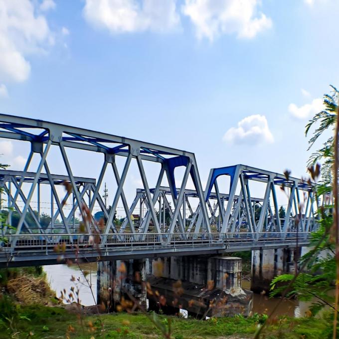 Prefabricated Steel Pedestrian Bridges Wide Span Metal Walkway Bridge ...